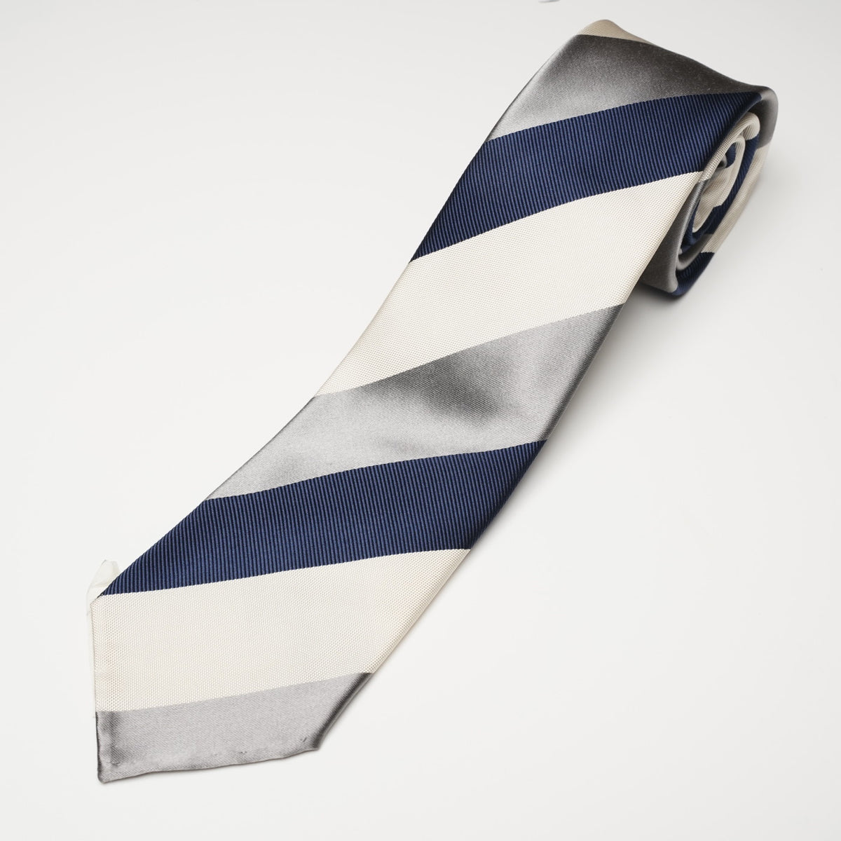 Hand Rolled Tie | ハンドロールネクタイ – ThreeThread